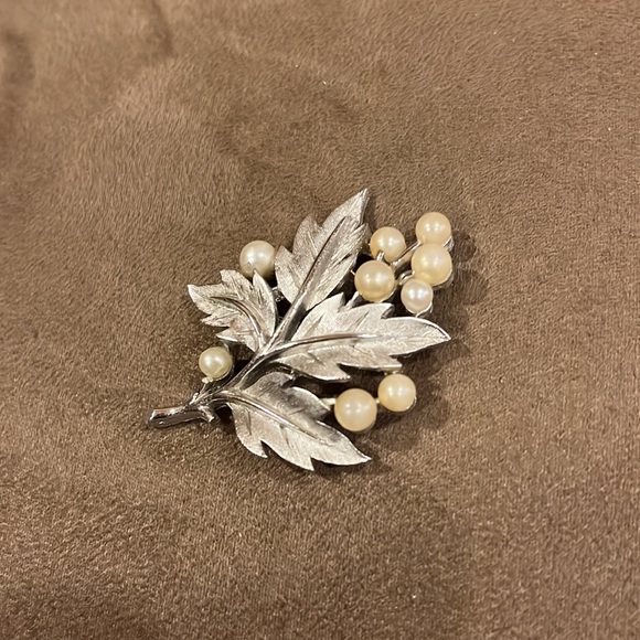 Trifari | Jewelry | Vintage Trifari Signed Silver Tone Pearl Brooch ...
